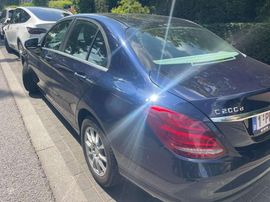 Blue Mercedes-Benz C 200 2016 in Utena, with an engine capacity of 2.00 L and mileage of 380 thousand km for 8650 €, photo 5 on AUTOMOTO.COM.LV