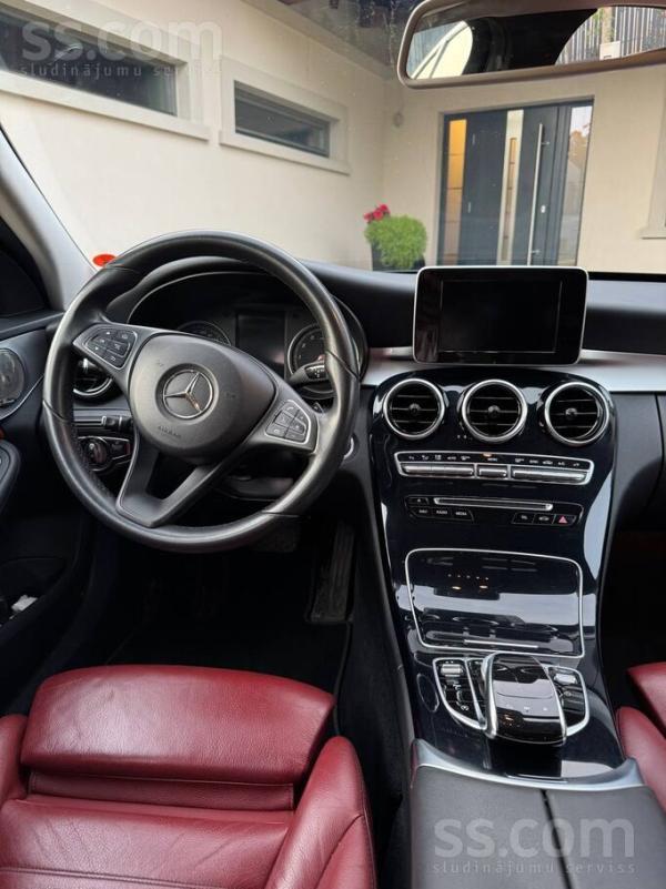 Blue Mercedes-Benz C 200 2018 in Riga, with an engine capacity of 2.00 L and mileage of 90 thousand km for 22900 €, photo 4 on AUTOMOTO.COM.LV