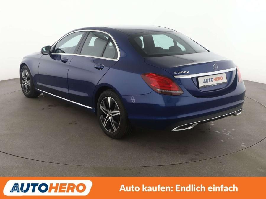 Blue Mercedes-Benz C 200 2020 in Kaunas, with an engine capacity of 1.60 L and mileage of 85 thousand km for 26695 €, photo 4 on AUTOMOTO.COM.LV
