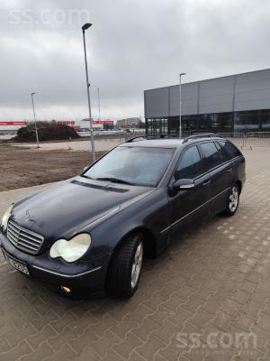 Blue Mercedes-Benz C 200 2001 in Jekabpils, with an engine capacity of 2.00 L and mileage of 380 thousand km for 4400 €, photo 3 on AUTOMOTO.COM.LV