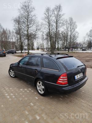 Blue Mercedes-Benz C 200 2001 in Jekabpils, with an engine capacity of 2.00 L and mileage of 380 thousand km for 4400 €, photo 5 on AUTOMOTO.COM.LV