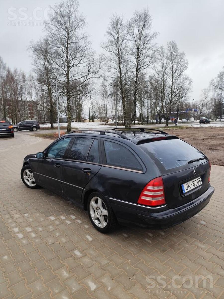 Blue Mercedes-Benz C 200 2001 in Jekabpils, with an engine capacity of 2.00 L and mileage of 380 thousand km for 4400 €, photo 5 on AUTOMOTO.COM.LV