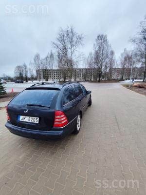Blue Mercedes-Benz C 200 2001 in Jekabpils, with an engine capacity of 2.00 L and mileage of 380 thousand km for 4400 €, photo 7 on AUTOMOTO.COM.LV