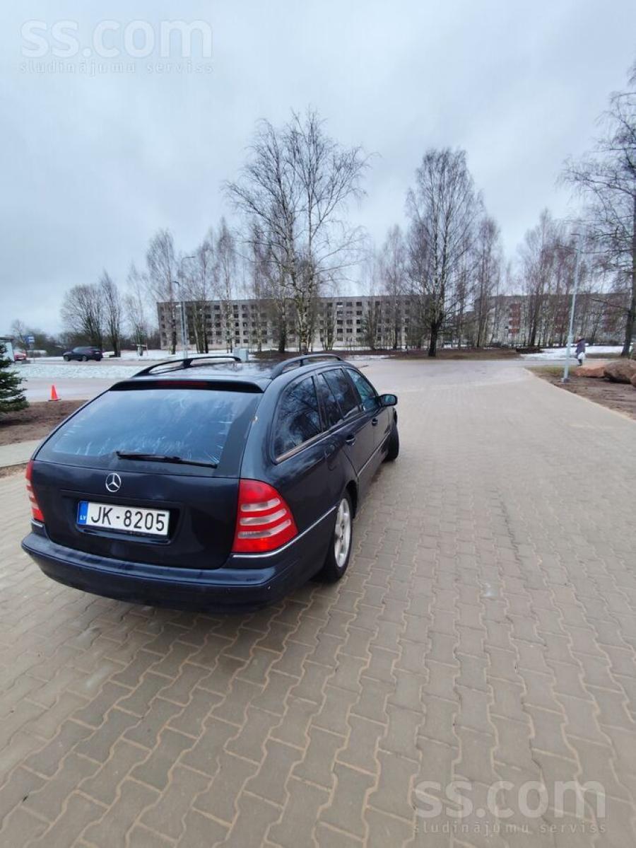 Blue Mercedes-Benz C 200 2001 in Jekabpils, with an engine capacity of 2.00 L and mileage of 380 thousand km for 4400 €, photo 7 on AUTOMOTO.COM.LV