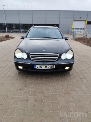 Blue Mercedes-Benz C 200 2001 in Jekabpils, with an engine capacity of 2.00 L and mileage of 380 thousand km for 4400 €, photo 13 on AUTOMOTO.COM.LV