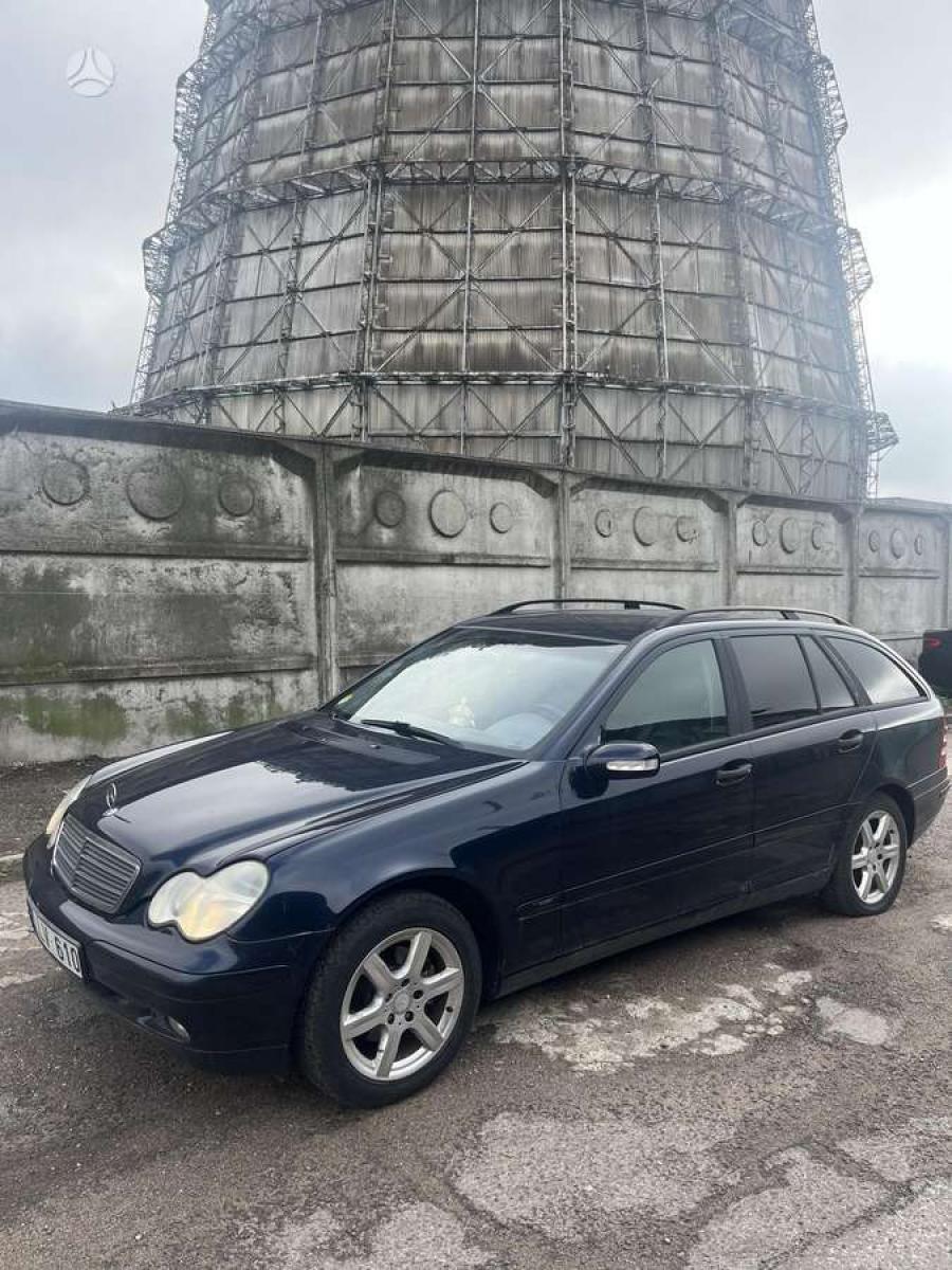 Zils Mercedes-Benz C 200 2001 Kauņa, ar dzinēja tilpumu 2.15 L un nobraukumu 321 tūkst. km par 2000 €, foto 1 vietnē AUTOMOTO.COM.LV