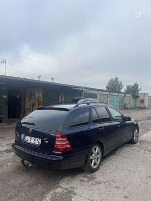 Zils Mercedes-Benz C 200 2001 Kauņa, ar dzinēja tilpumu 2.15 L un nobraukumu 321 tūkst. km par 2000 €, foto 4 vietnē AUTOMOTO.COM.LV