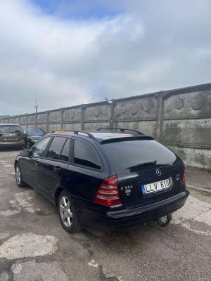 Zils Mercedes-Benz C 200 2001 Kauņa, ar dzinēja tilpumu 2.15 L un nobraukumu 321 tūkst. km par 2000 €, foto 5 vietnē AUTOMOTO.COM.LV