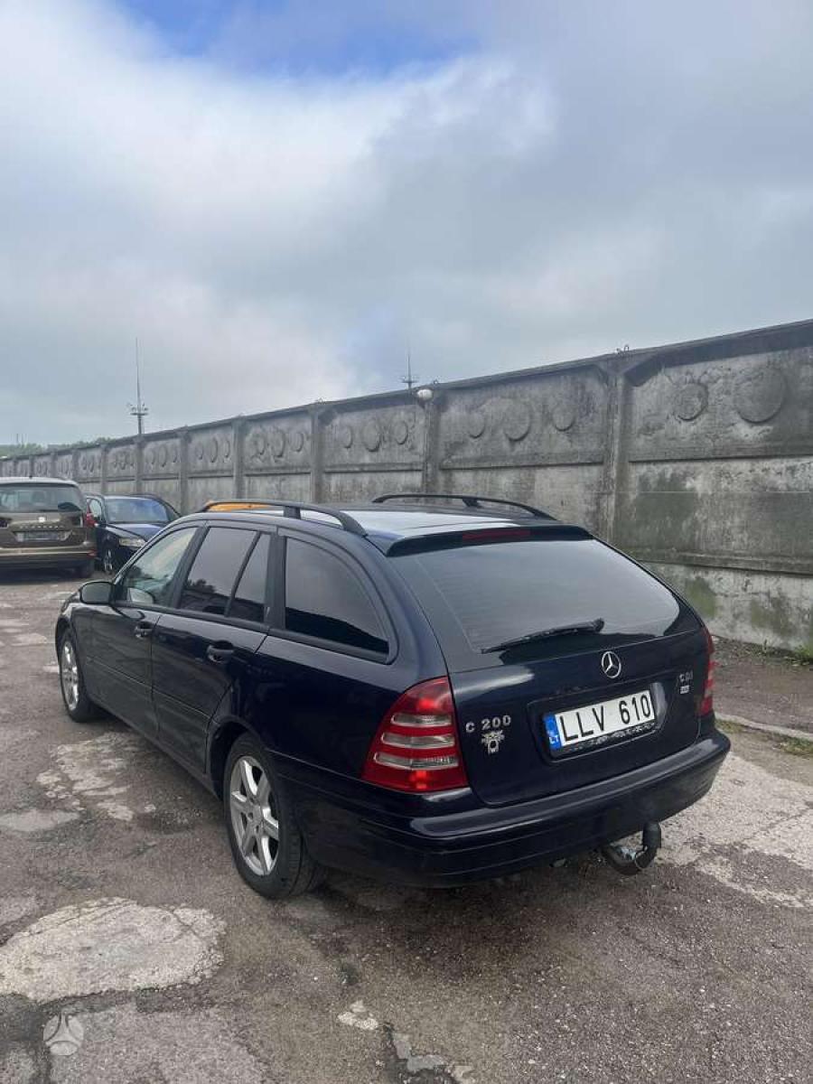 Zils Mercedes-Benz C 200 2001 Kauņa, ar dzinēja tilpumu 2.15 L un nobraukumu 321 tūkst. km par 2000 €, foto 5 vietnē AUTOMOTO.COM.LV