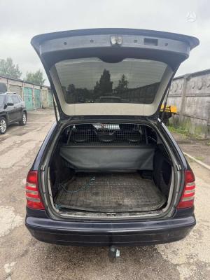 Zils Mercedes-Benz C 200 2001 Kauņa, ar dzinēja tilpumu 2.15 L un nobraukumu 321 tūkst. km par 2000 €, foto 6 vietnē AUTOMOTO.COM.LV