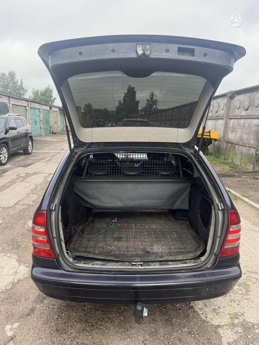 Zils Mercedes-Benz C 200 2001 Kauņa, ar dzinēja tilpumu 2.15 L un nobraukumu 321 tūkst. km par 2000 €, foto 6 vietnē AUTOMOTO.COM.LV