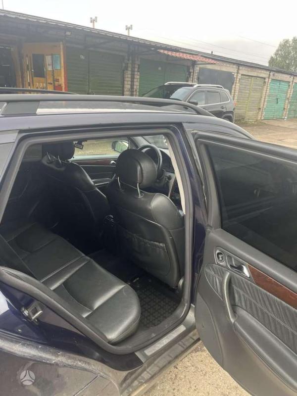 Zils Mercedes-Benz C 200 2001 Kauņa, ar dzinēja tilpumu 2.15 L un nobraukumu 321 tūkst. km par 2000 €, foto 7 vietnē AUTOMOTO.COM.LV