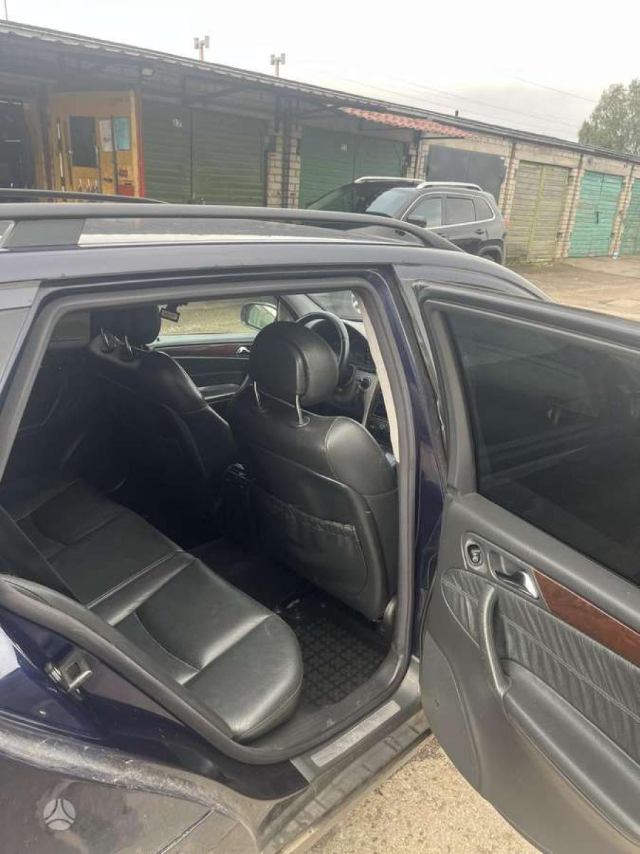 Zils Mercedes-Benz C 200 2001 Kauņa, ar dzinēja tilpumu 2.15 L un nobraukumu 321 tūkst. km par 2000 €, foto 7 vietnē AUTOMOTO.COM.LV