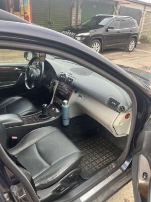 Zils Mercedes-Benz C 200 2001 Kauņa, ar dzinēja tilpumu 2.15 L un nobraukumu 321 tūkst. km par 2000 €, foto 8 vietnē AUTOMOTO.COM.LV