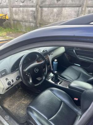 Zils Mercedes-Benz C 200 2001 Kauņa, ar dzinēja tilpumu 2.15 L un nobraukumu 321 tūkst. km par 2000 €, foto 10 vietnē AUTOMOTO.COM.LV
