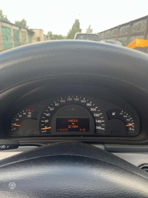 Zils Mercedes-Benz C 200 2001 Kauņa, ar dzinēja tilpumu 2.15 L un nobraukumu 321 tūkst. km par 2000 €, foto 11 vietnē AUTOMOTO.COM.LV