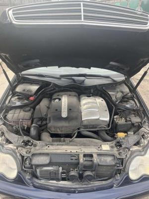 Zils Mercedes-Benz C 200 2001 Kauņa, ar dzinēja tilpumu 2.15 L un nobraukumu 321 tūkst. km par 2000 €, foto 12 vietnē AUTOMOTO.COM.LV