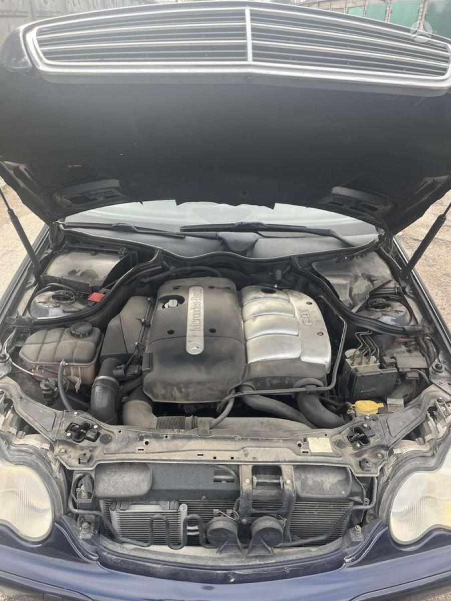 Zils Mercedes-Benz C 200 2001 Kauņa, ar dzinēja tilpumu 2.15 L un nobraukumu 321 tūkst. km par 2000 €, foto 12 vietnē AUTOMOTO.COM.LV
