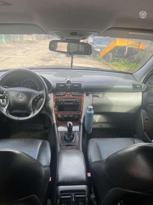 Zils Mercedes-Benz C 200 2001 Kauņa, ar dzinēja tilpumu 2.15 L un nobraukumu 321 tūkst. km par 2000 €, foto 13 vietnē AUTOMOTO.COM.LV