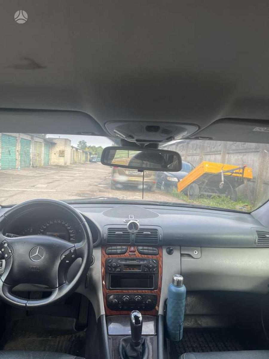 Zils Mercedes-Benz C 200 2001 Kauņa, ar dzinēja tilpumu 2.15 L un nobraukumu 321 tūkst. km par 2000 €, foto 14 vietnē AUTOMOTO.COM.LV
