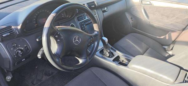 Blue Mercedes-Benz C 200 2003 in Vilnius, with an engine capacity of 0.00 L and mileage of 480 thousand km for 1400 €, photo 3 on AUTOMOTO.COM.LV