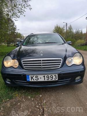 Zils Mercedes-Benz C 200 2004 Balvi, ar dzinēja tilpumu 2.20 L un nobraukumu 430 tūkst. km par 1500 €, foto  vietnē AUTOMOTO.COM.LV