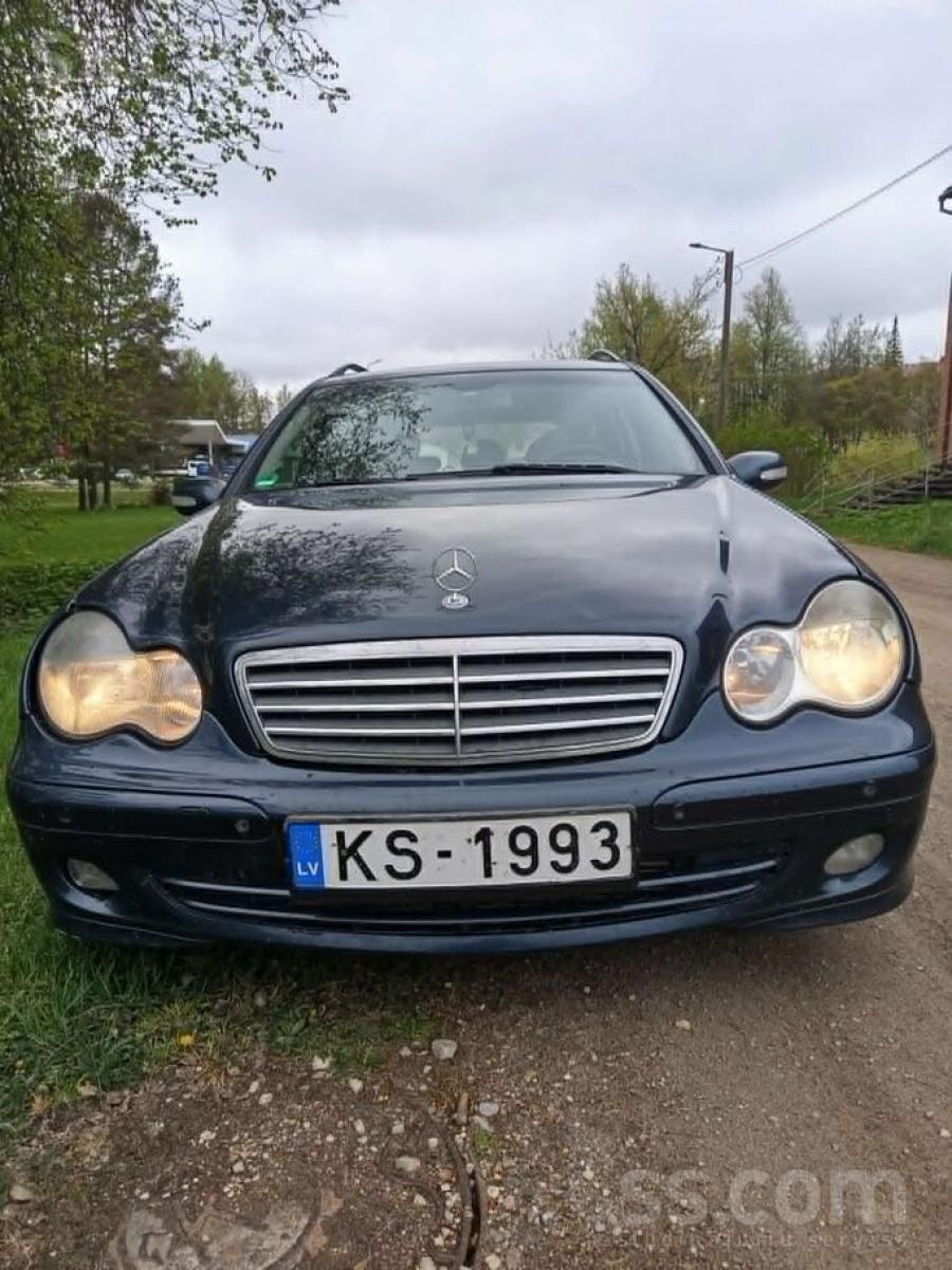 Синий Мерседес Ц 200 2004 в Балви, объемом двигателя 2.20 л и пробегом 430 тыс. км за 1500 €, фото 1 на AUTOMOTO.COM.LV