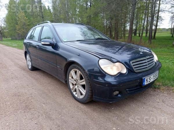 Zils Mercedes-Benz C 200 2004 Balvi, ar dzinēja tilpumu 2.20 L un nobraukumu 430 tūkst. km par 1500 €, foto 4 vietnē AUTOMOTO.COM.LV