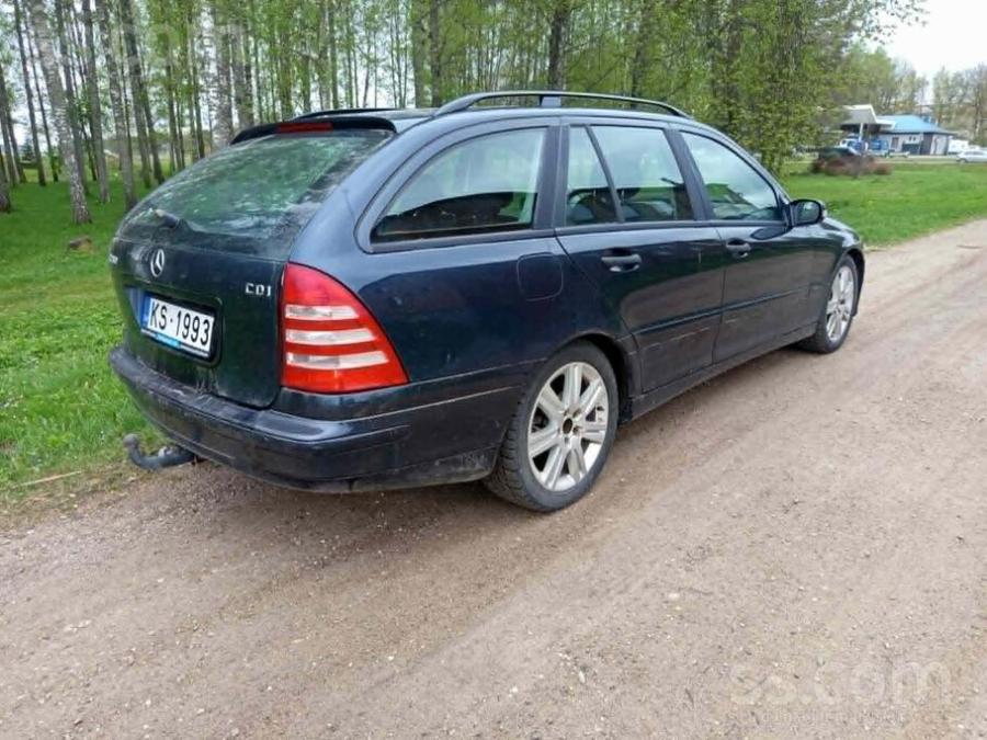 Синий Мерседес Ц 200 2004 в Балви, объемом двигателя 2.20 л и пробегом 430 тыс. км за 1500 €, фото 8 на AUTOMOTO.COM.LV