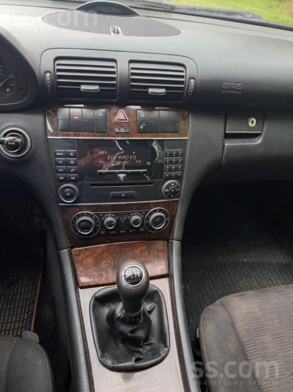 Zils Mercedes-Benz C 200 2004 Balvi, ar dzinēja tilpumu 2.20 L un nobraukumu 430 tūkst. km par 1500 €, foto 10 vietnē AUTOMOTO.COM.LV