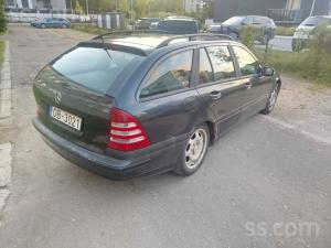 Синий Мерседес Ц 200 2004 в Рига, объемом двигателя 2.10 л и пробегом 326 тыс. км за 1700 €, фото 5 на AUTOMOTO.COM.LV