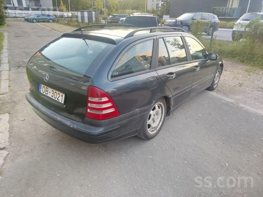 Синий Мерседес Ц 200 2004 в Рига, объемом двигателя 2.10 л и пробегом 326 тыс. км за 1700 €, фото 5 на AUTOMOTO.COM.LV