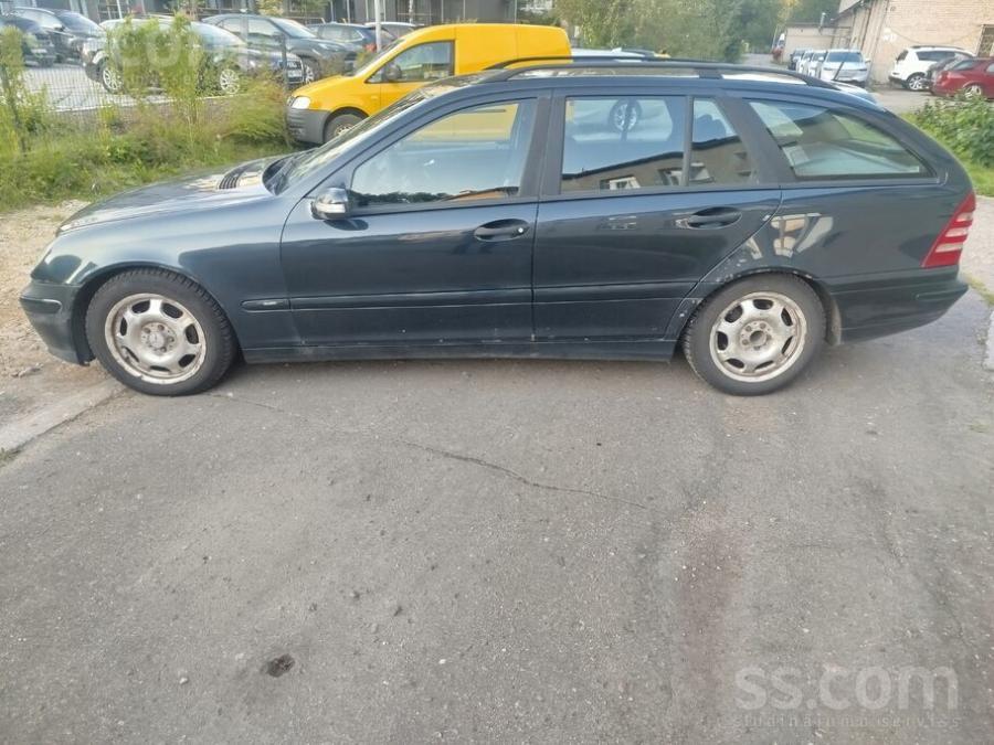 Синий Мерседес Ц 200 2004 в Рига, объемом двигателя 2.10 л и пробегом 326 тыс. км за 1700 €, фото 7 на AUTOMOTO.COM.LV
