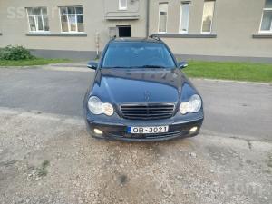 Синий Мерседес Ц 200 2004 в Рига, объемом двигателя 2.10 л и пробегом 326 тыс. км за 1700 €, фото 8 на AUTOMOTO.COM.LV