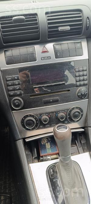 Zils Mercedes-Benz C 200 2006 Rīga, ar dzinēja tilpumu 2.20 L un nobraukumu 240 tūkst. km par 600 €, foto 4 vietnē AUTOMOTO.COM.LV