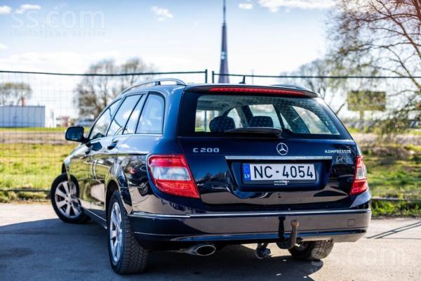 Blue Mercedes-Benz C 200 2008 in Riga, with an engine capacity of 1.80 L and mileage of 356 thousand km for 4990 €, photo 6 on AUTOMOTO.COM.LV