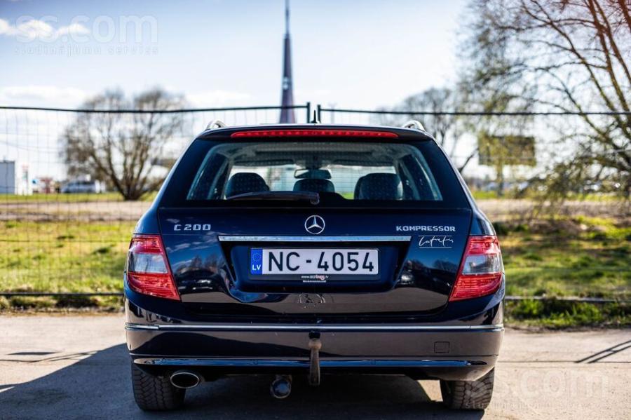 Zils Mercedes-Benz C 200 2008 Rīga, ar dzinēja tilpumu 1.80 L un nobraukumu 356 tūkst. km par 4990 €, foto 9 vietnē AUTOMOTO.COM.LV