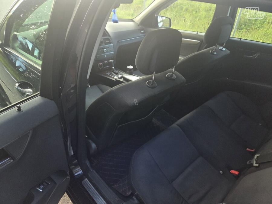 Zils Mercedes-Benz C 200 2009 Kauņa, ar dzinēja tilpumu 2.20 L un nobraukumu 310 tūkst. km par 2099 €, foto 27 vietnē AUTOMOTO.COM.LV