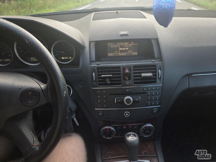 Zils Mercedes-Benz C 200 2009 Kauņa, ar dzinēja tilpumu 2.20 L un nobraukumu 310 tūkst. km par 2099 €, foto 33 vietnē AUTOMOTO.COM.LV