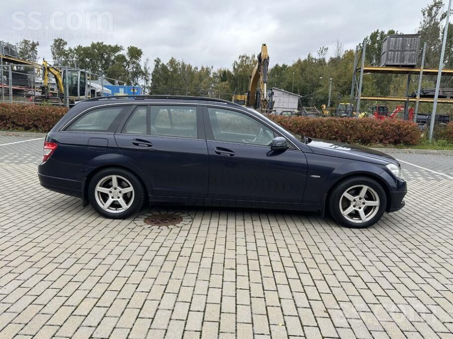 Синий Мерседес Ц 200 2009 в Рига, объемом двигателя 2.20 л и пробегом 348 тыс. км за 2750 €, фото 6 на AUTOMOTO.COM.LV