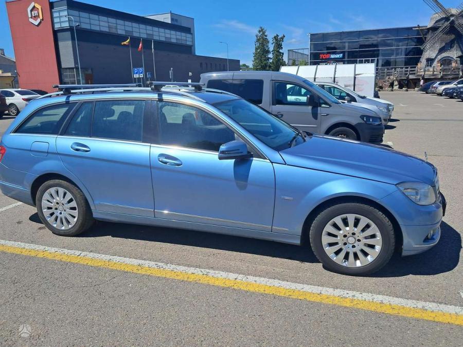 Zils Mercedes-Benz C 200 2010 Kauņa, ar dzinēja tilpumu 2.14 L un nobraukumu 211 tūkst. km par 2350 €, foto 3 vietnē AUTOMOTO.COM.LV