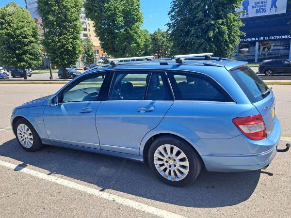 Blue Mercedes-Benz C 200 2010 in Kaunas, with an engine capacity of 2.14 L and mileage of 211 thousand km for 2350 €, photo 3 on AUTOMOTO.COM.LV