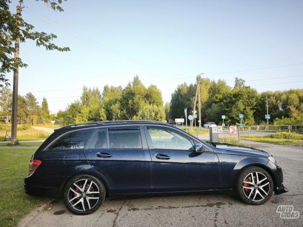 Blue Mercedes-Benz C 200 2010 in Utena, with an engine capacity of 2.20 L and mileage of 531 thousand km for 4700 €, photo 3 on AUTOMOTO.COM.LV