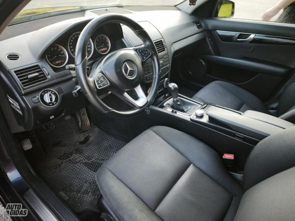 Blue Mercedes-Benz C 200 2010 in Utena, with an engine capacity of 2.20 L and mileage of 531 thousand km for 4700 €, photo 6 on AUTOMOTO.COM.LV