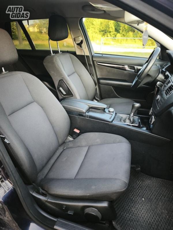 Blue Mercedes-Benz C 200 2010 in Utena, with an engine capacity of 2.20 L and mileage of 531 thousand km for 4700 €, photo 7 on AUTOMOTO.COM.LV