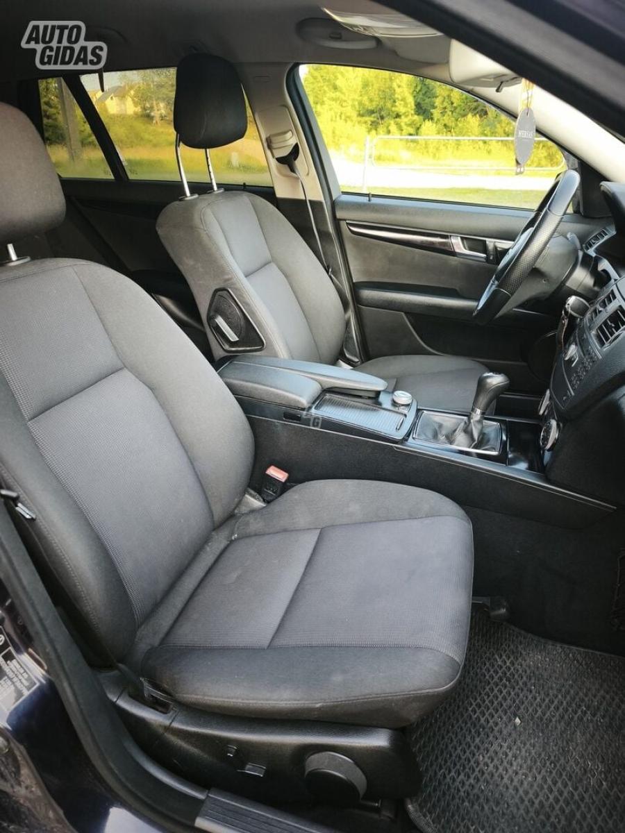 Blue Mercedes-Benz C 200 2010 in Utena, with an engine capacity of 2.20 L and mileage of 531 thousand km for 4700 €, photo 8 on AUTOMOTO.COM.LV