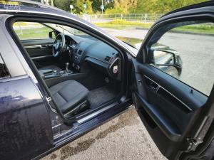 Blue Mercedes-Benz C 200 2010 in Utena, with an engine capacity of 2.20 L and mileage of 531 thousand km for 4700 €, photo 9 on AUTOMOTO.COM.LV