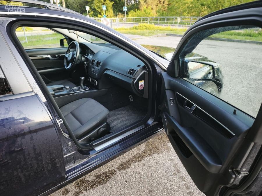 Blue Mercedes-Benz C 200 2010 in Utena, with an engine capacity of 2.20 L and mileage of 531 thousand km for 4700 €, photo 9 on AUTOMOTO.COM.LV
