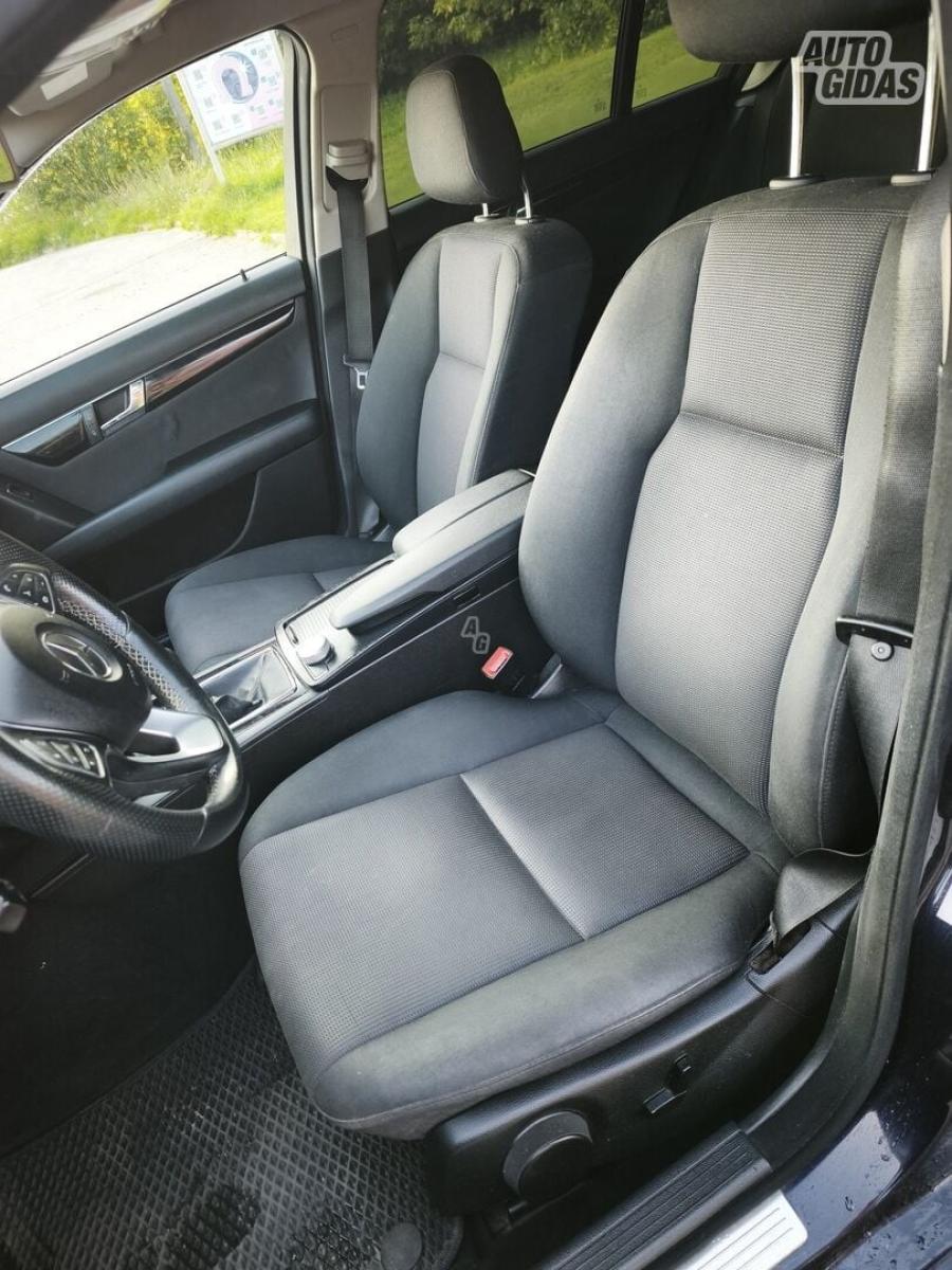 Blue Mercedes-Benz C 200 2010 in Utena, with an engine capacity of 2.20 L and mileage of 531 thousand km for 4700 €, photo 13 on AUTOMOTO.COM.LV