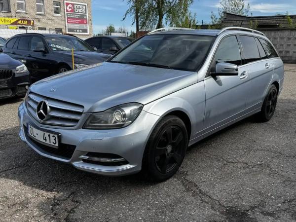 Blue Mercedes-Benz C 200 2012 in Daugavpils, with an engine capacity of 2.10 L and mileage of 312 thousand km for 5990 €, photo 3 on AUTOMOTO.COM.LV